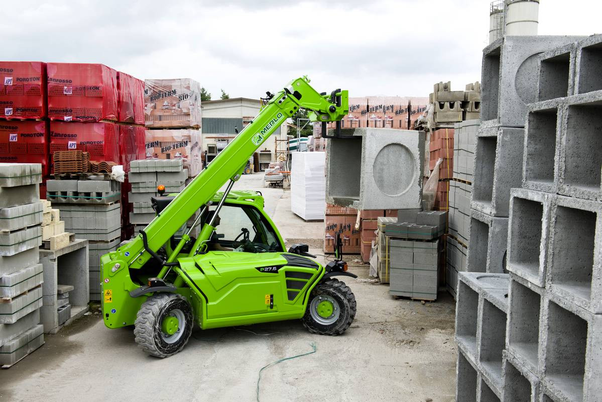 Chariot télescopique compact sur roues P27.6 MERLO, chargeur élévateur ...