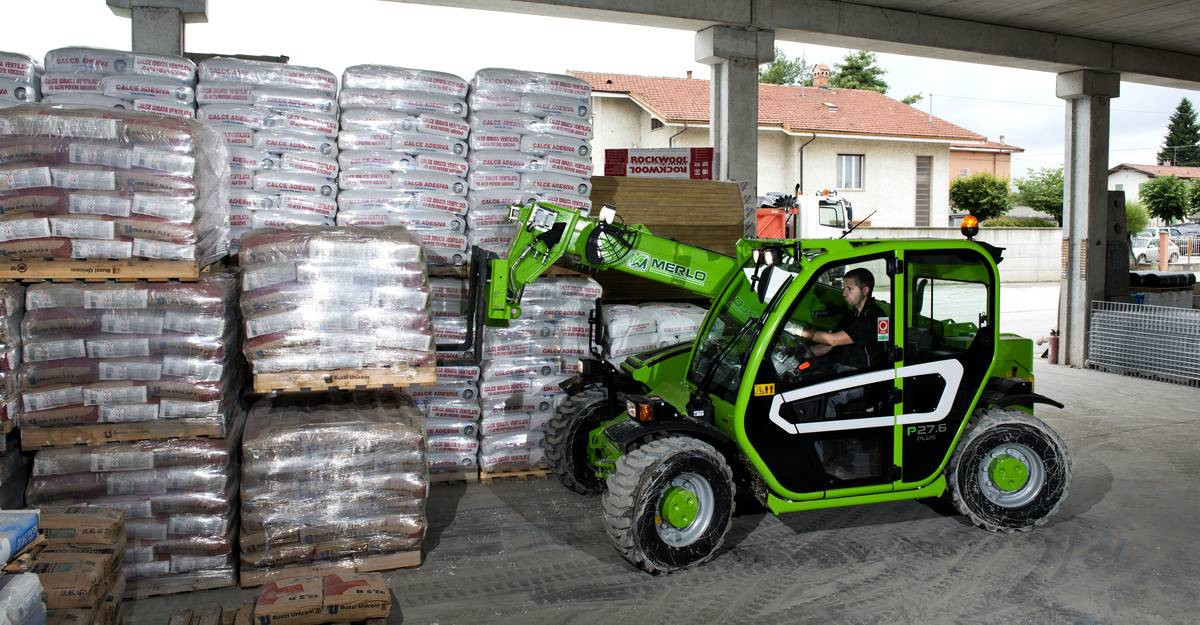 Chariot télescopique compact sur roues P27.6 MERLO, chargeur élévateur ...